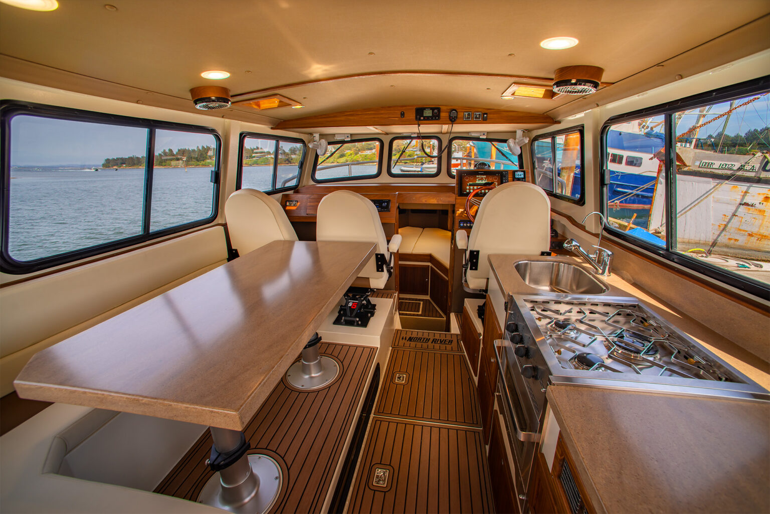 OFFSHORE VOYAGER - North River Boats